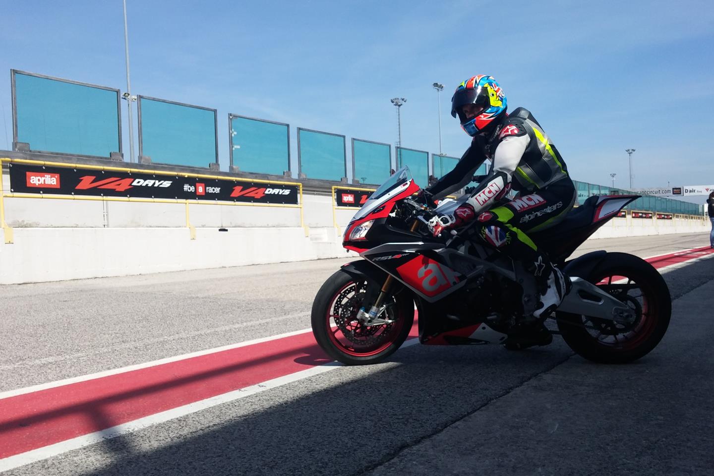 Aprilia RSV4 RF and Tuono V4 1100 RR first ride | MCN
