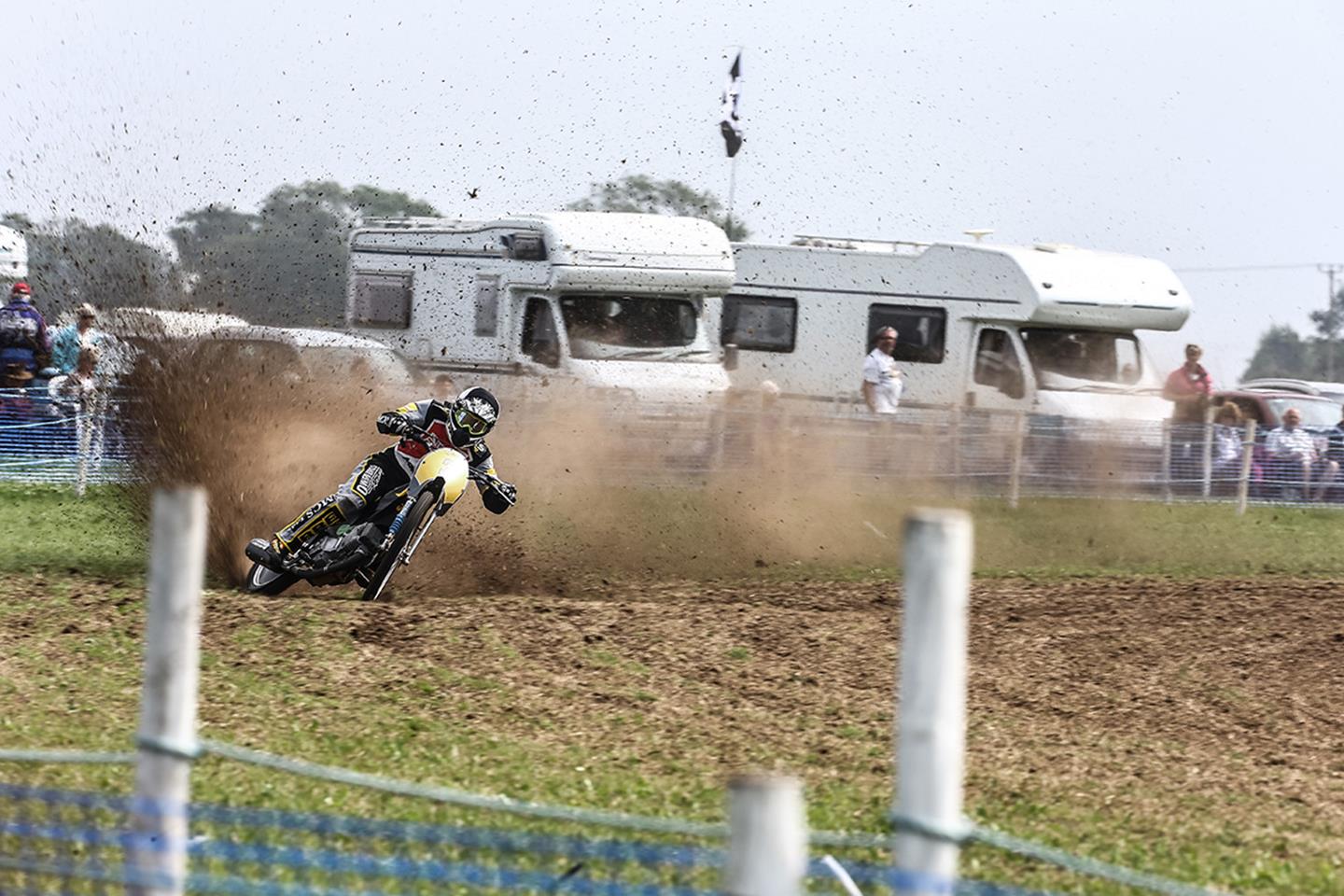 Gallery: Grasstrack racing at the Lincolnshire Poacher | MCN