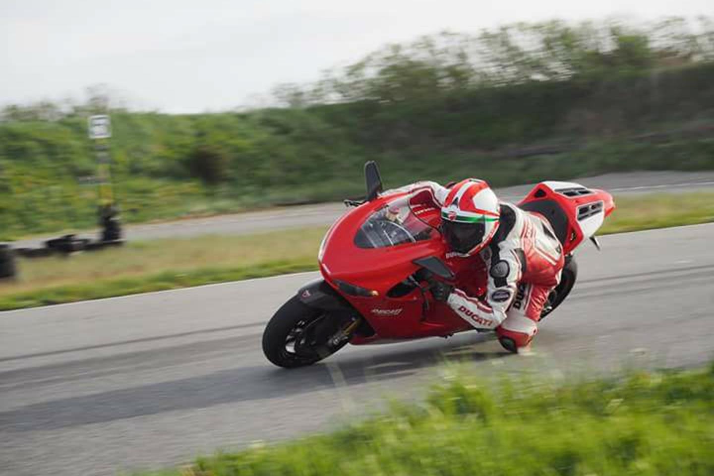 MCN users show us their knee down pics | MCN