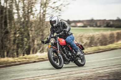 TRIUMPH LEGEND TT (1998-2000) Review | MCN