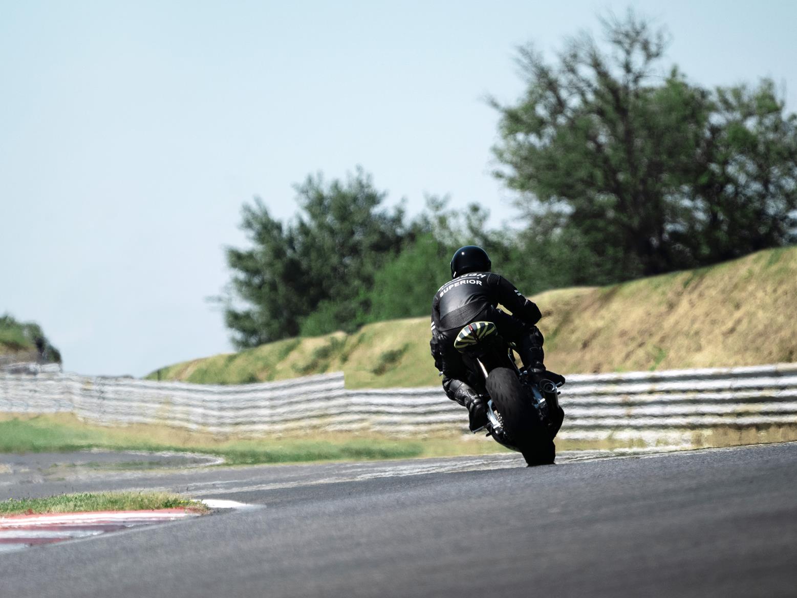 Video: Aston Martin Brough Superior AMB 001 testing on track | MCN