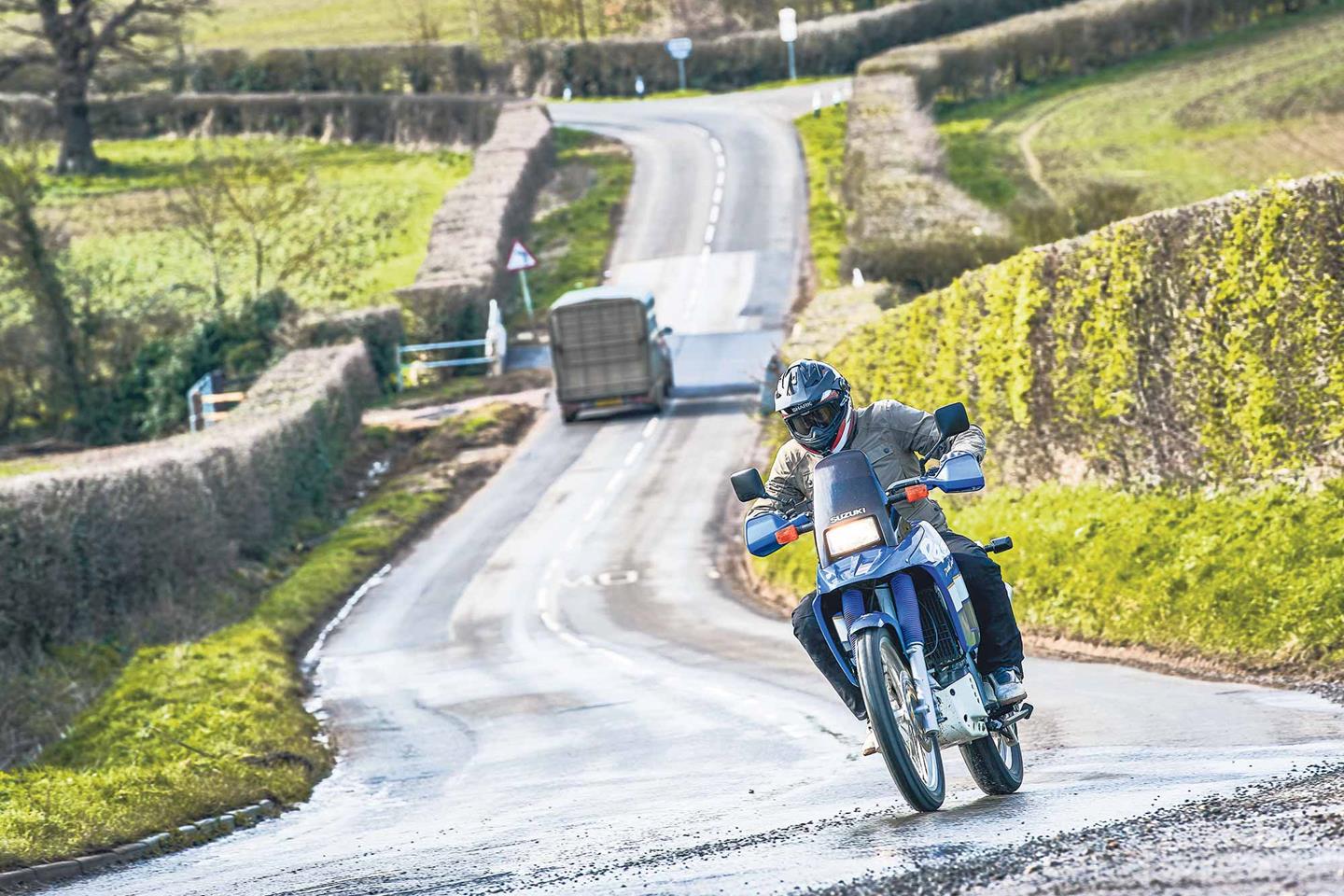 SUZUKI DR800 (1991 - 1997) Review | MCN