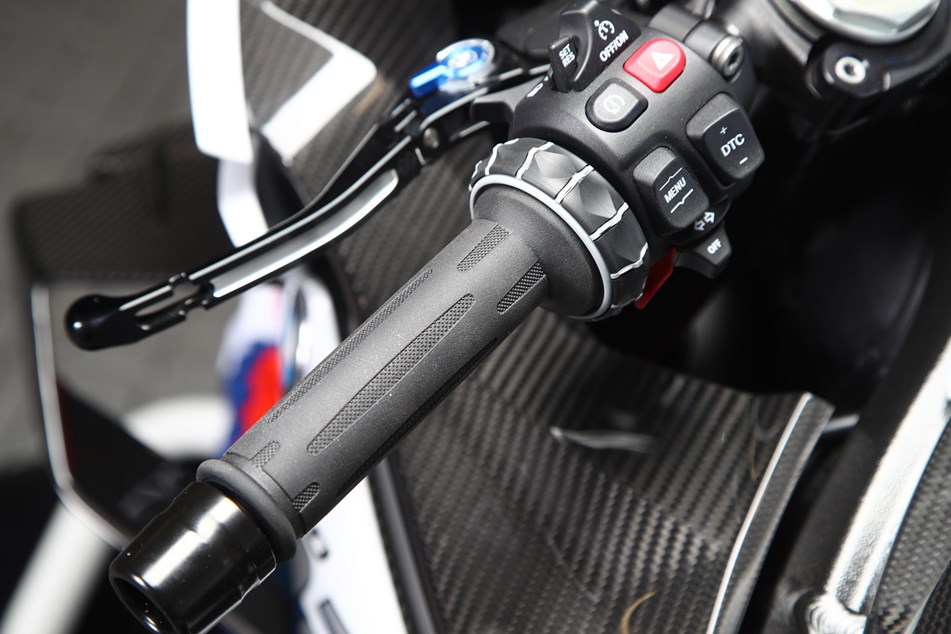 BMW M1000RR (2021 - on) Review | MCN
