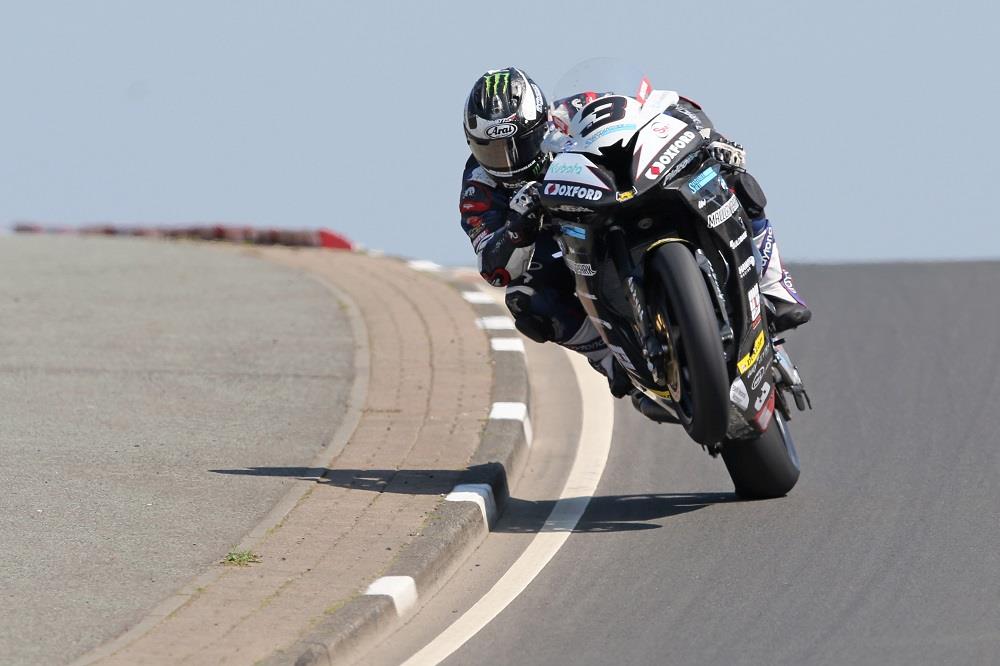 Michael Dunlop wins red-flagged superbike race | MCN