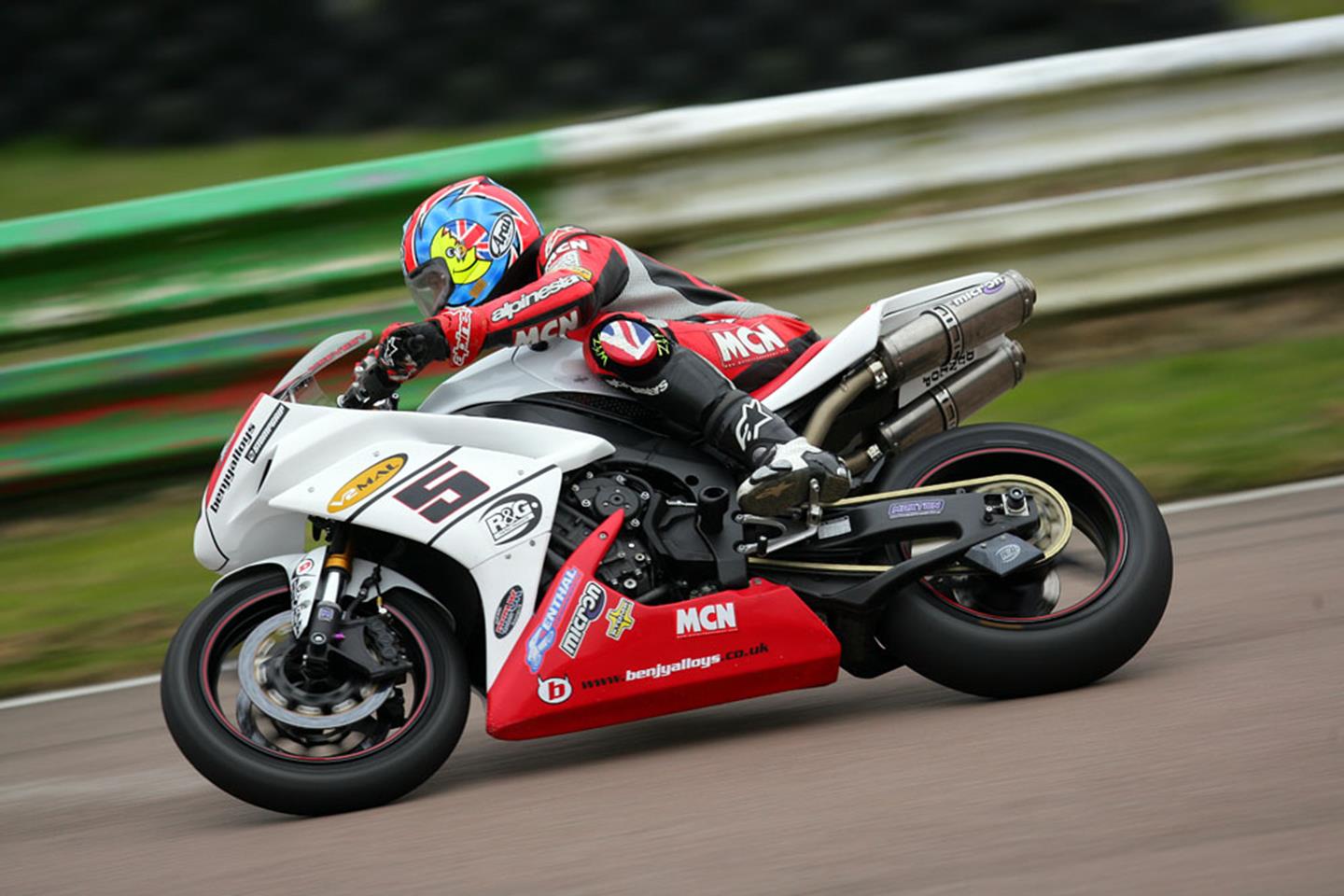 MCN's Michael Neeves races MRO Powerbikes rnd 2 | MCN