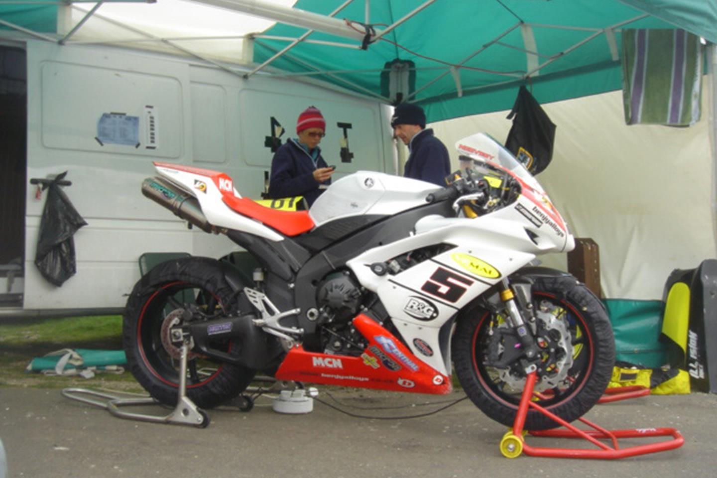 Roadtester and racer: Michael Neeves MRO Powerbikes Cadwell Park | MCN