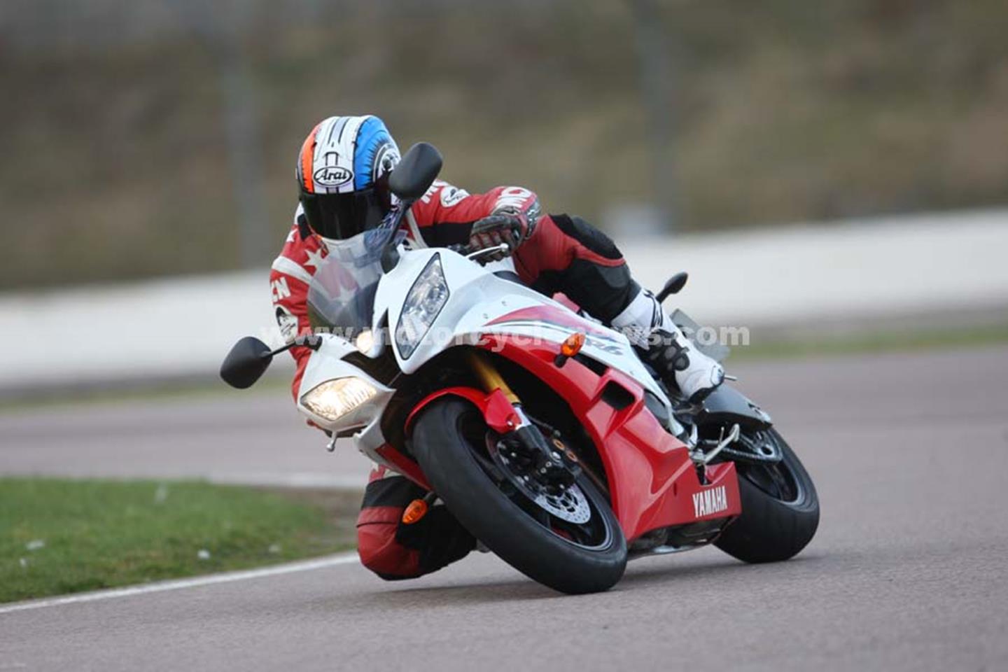 Gallery: 08 R6 v 07 R6 | MCN