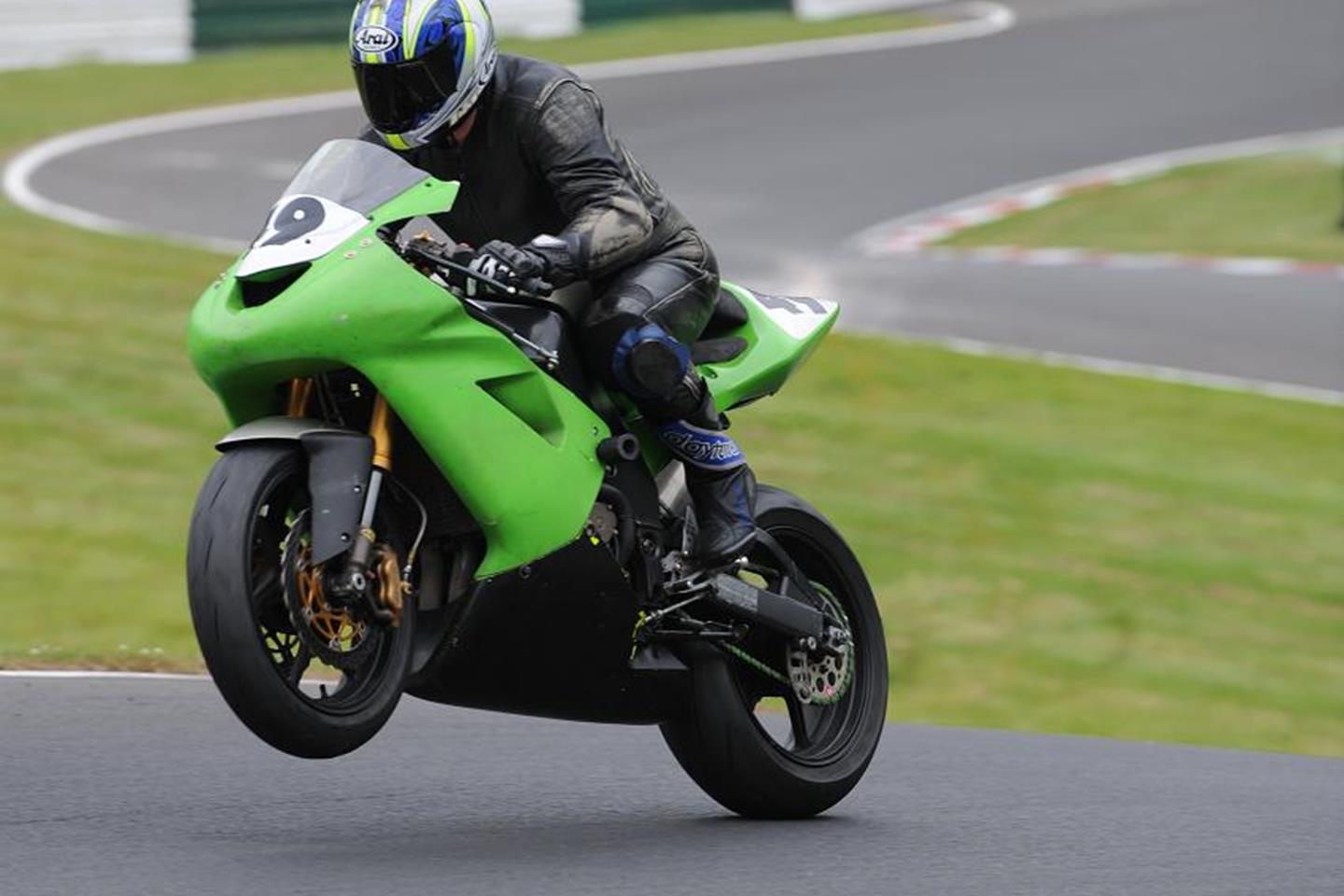 GT Racing endure 3 hour Cadwell epic race for strong 4th | MCN