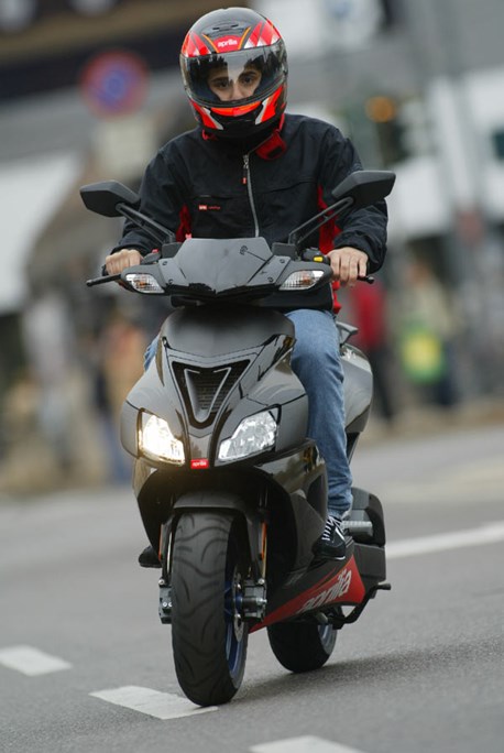 APRILIA SR50 (2004-on) Review | Speed, Specs & Prices | MCN