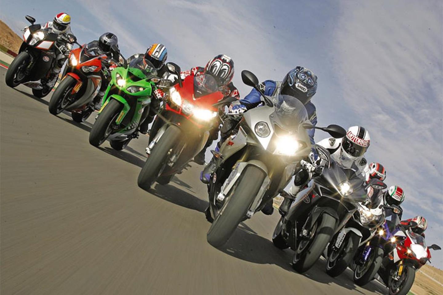 BMW S1000RR annihilates competition on track | MCN