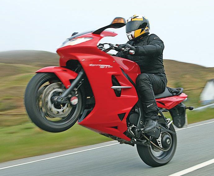 TRIUMPH SPRINT GT 1050 (2010-on) Review, Specs & Prices | MCN