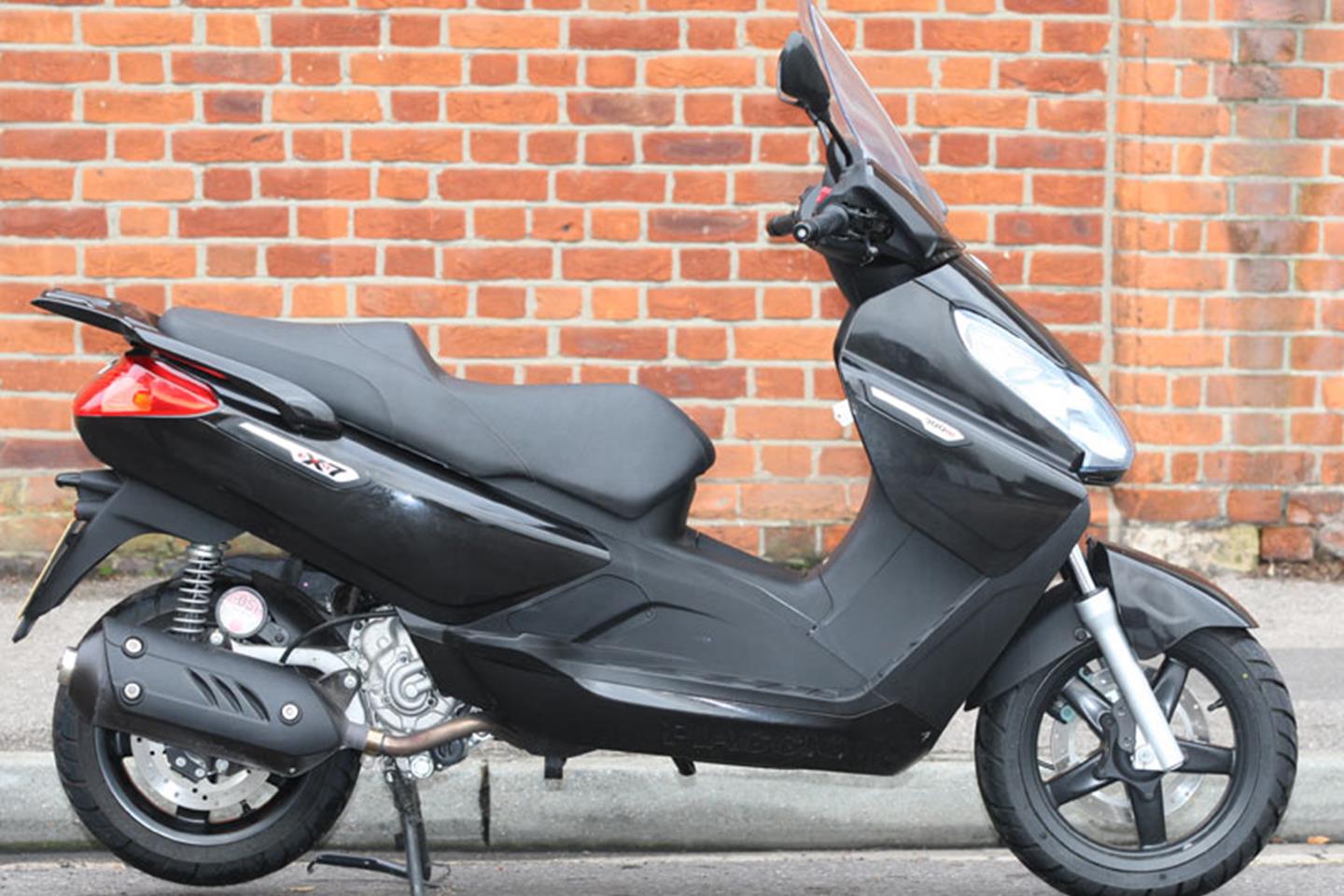 PIAGGIO X7 300 (2010-on) Review | Speed, Specs & Prices | MCN