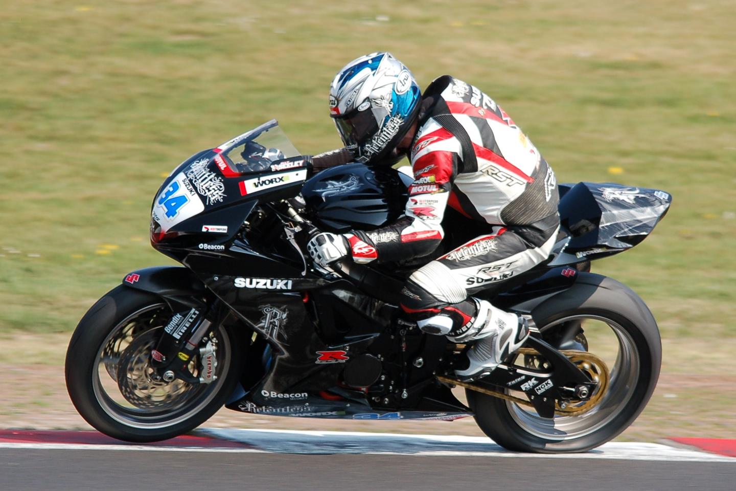 BSB action at Brands Hatch | MCN