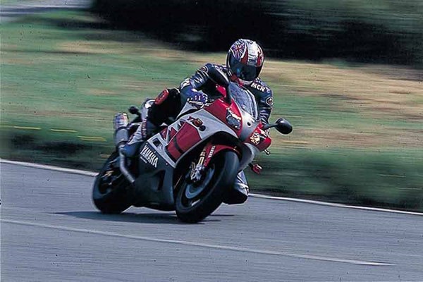 YAMAHA R7 (1999-2000) Review | Speed, Specs & Prices | MCN