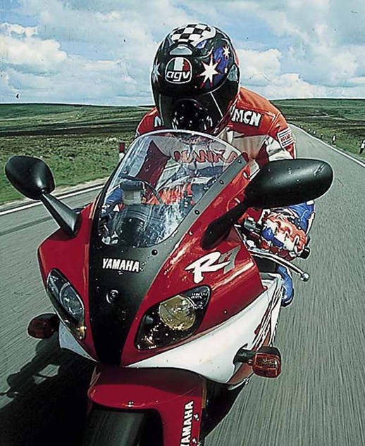 YAMAHA R7 (1999-2000) Review | Speed, Specs & Prices | MCN