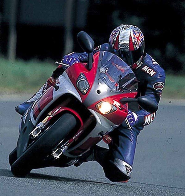 YAMAHA R7 (1999-2000) Review | Speed, Specs & Prices | MCN