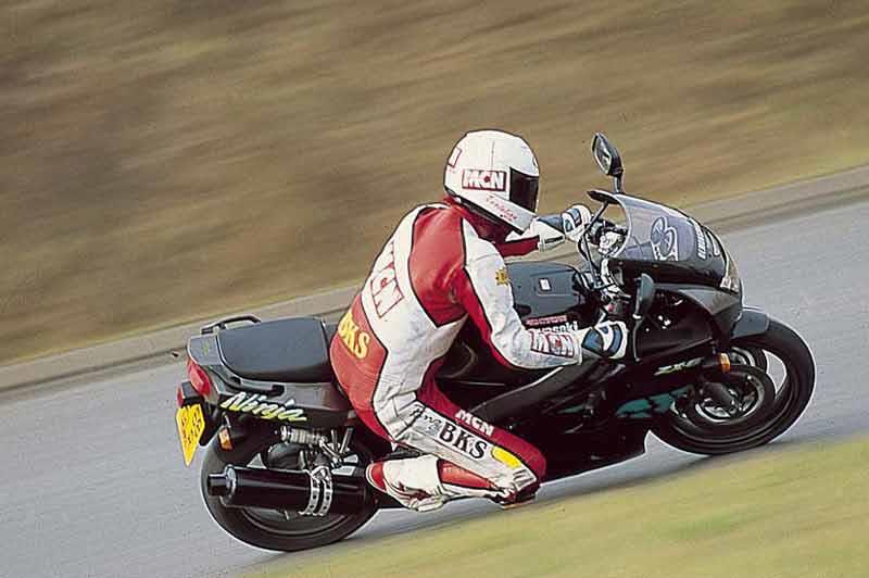 KAWASAKI ZX-6R (1995-1997) Review | Speed, Specs & Prices | MCN