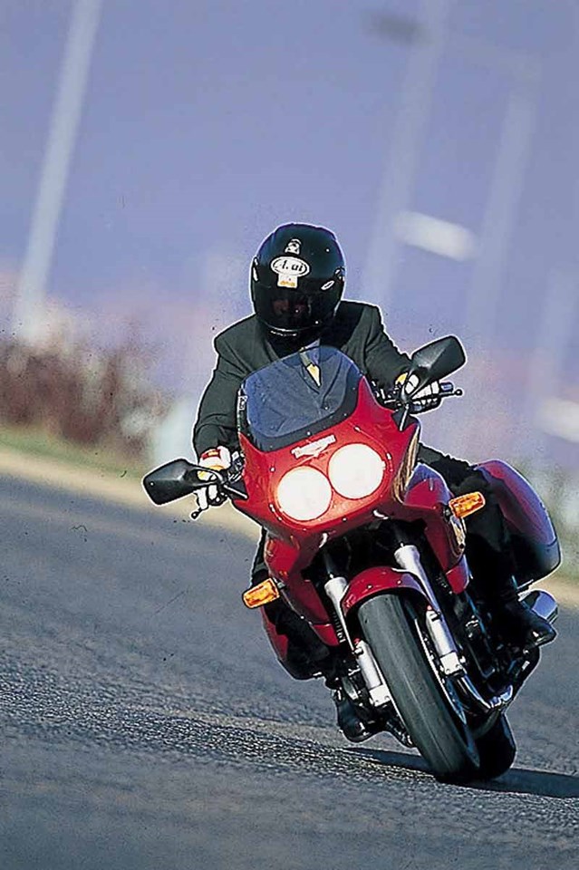 TRIUMPH SPRINT EXECUTIVE (1997-1998) Motorcycle Review | MCN