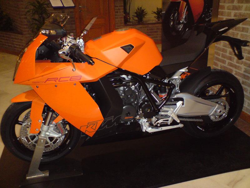 KTM RC8 test: First sighting