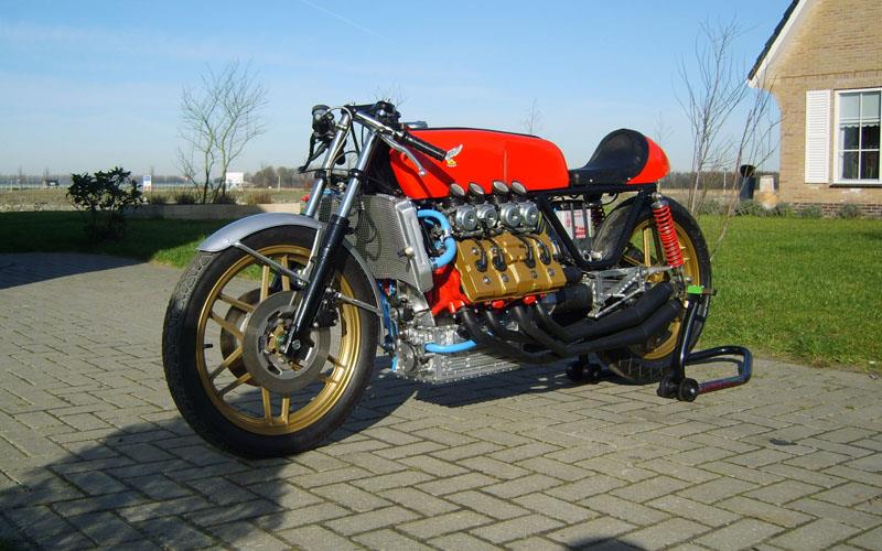 Video: Home-made V8 motorcycle