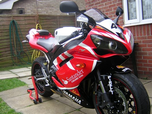 Santander Yamaha R1