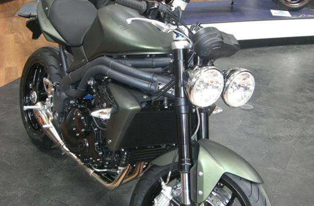 Attention! Triumph Speed Triple!