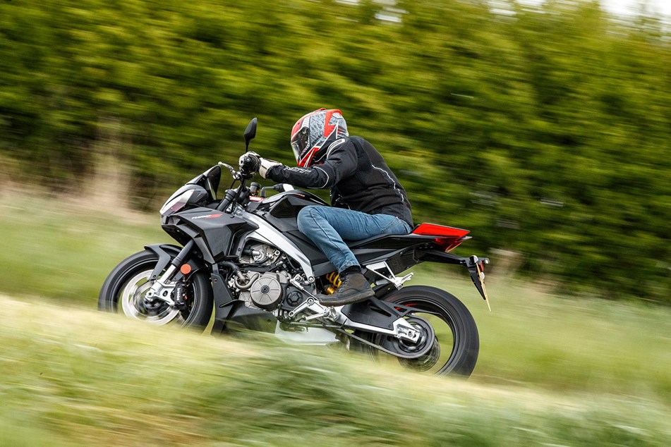 APRILIA TUONO 660 FACTORY (2022 - on) Review