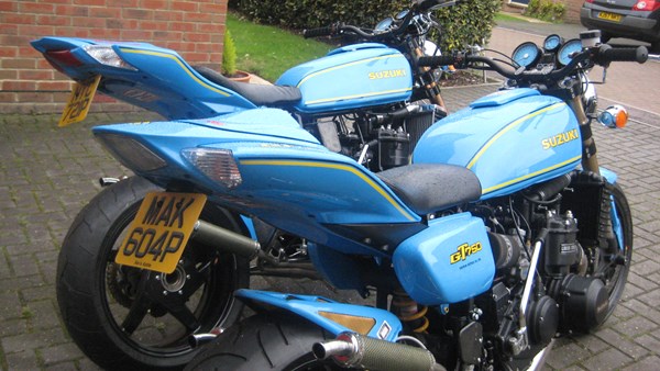 Rizla Suzuki Kettle 2011 race team