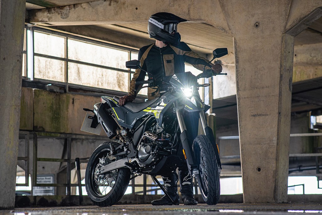New Sinnis supermoto: SM-R 125 is new street version of SM-XE learner ...