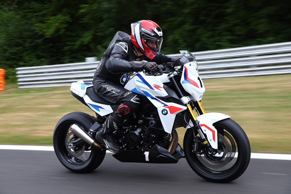 Racers could win big money in the new BWM F900R Cup