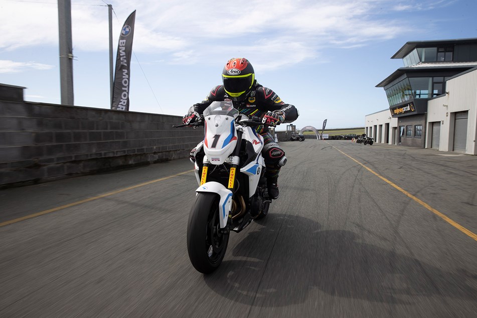 Racers could win big money in the new BWM F900R Cup