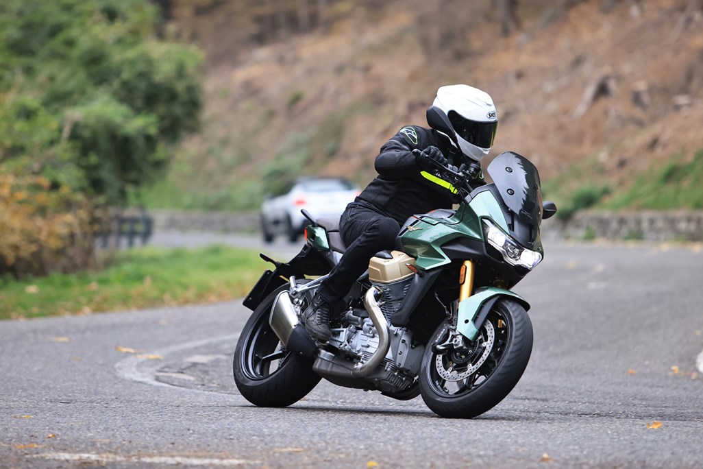 MOTO-GUZZI V100 MANDELLO (2023 - on) Review