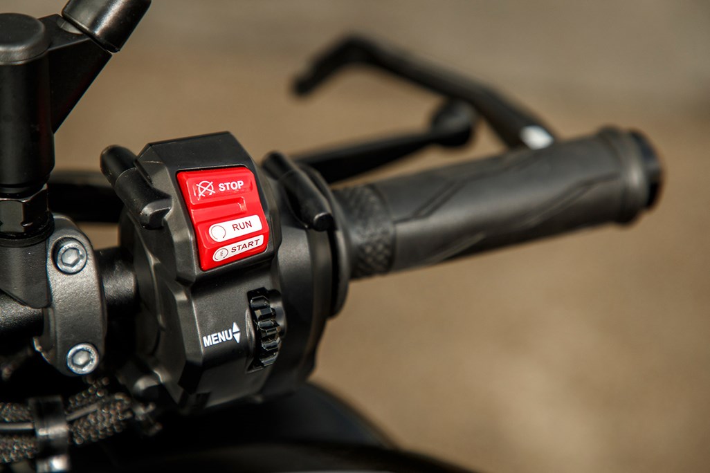 Yamaha MT-10 SP review - hypernaked much improved over MT-10