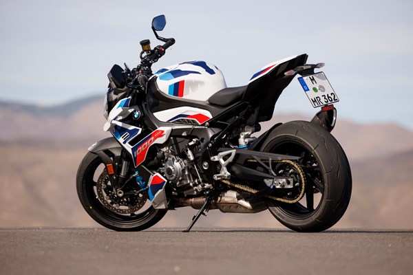 BMW M1000R (2023 - on) Review