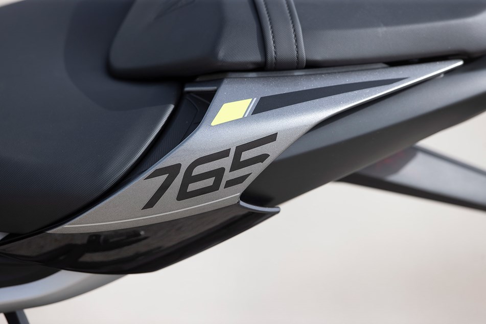 TRIUMPH STREET TRIPLE 765 R (2023 - on) Review