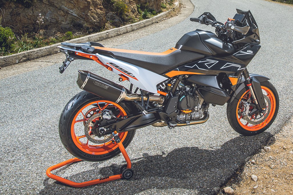 2023-on KTM 890 SMT Review: A potent hooligan tool!