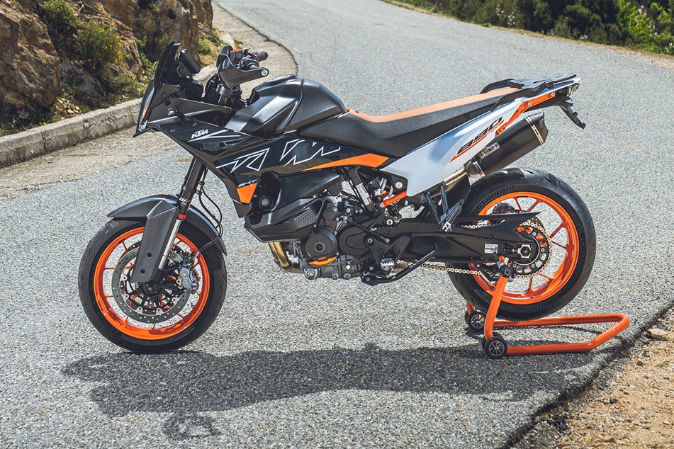 2023-on KTM 890 SMT Review: A potent hooligan tool!