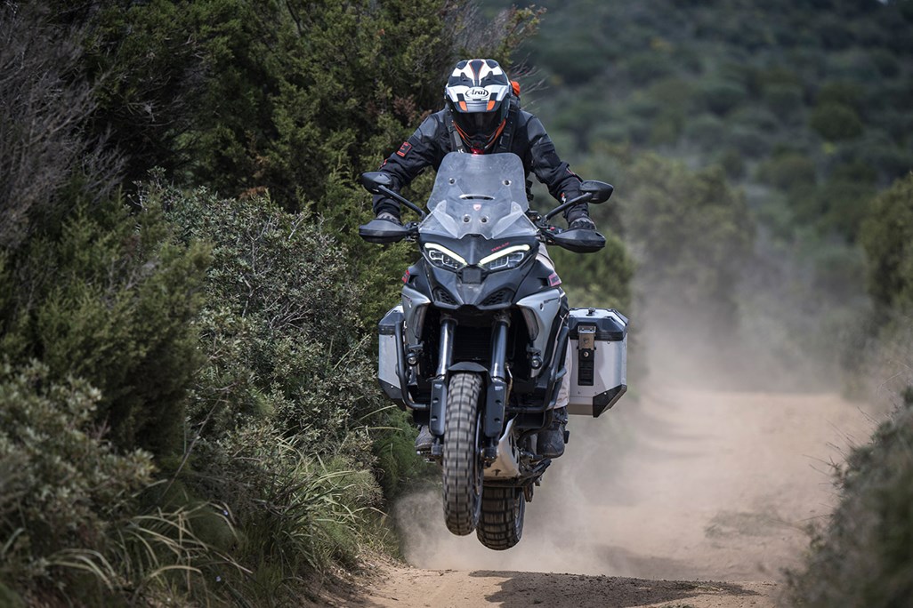 Keep your cool: Why Ducati’s latest V4s are able to morph into parallel ...