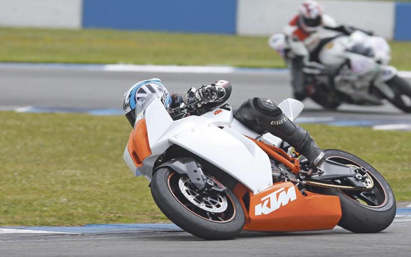 Video: KTM RC8R Track at Donington Park