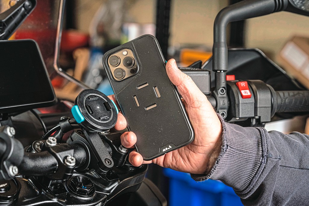 Motorcycle phone mounts | Access to your phone as you ride