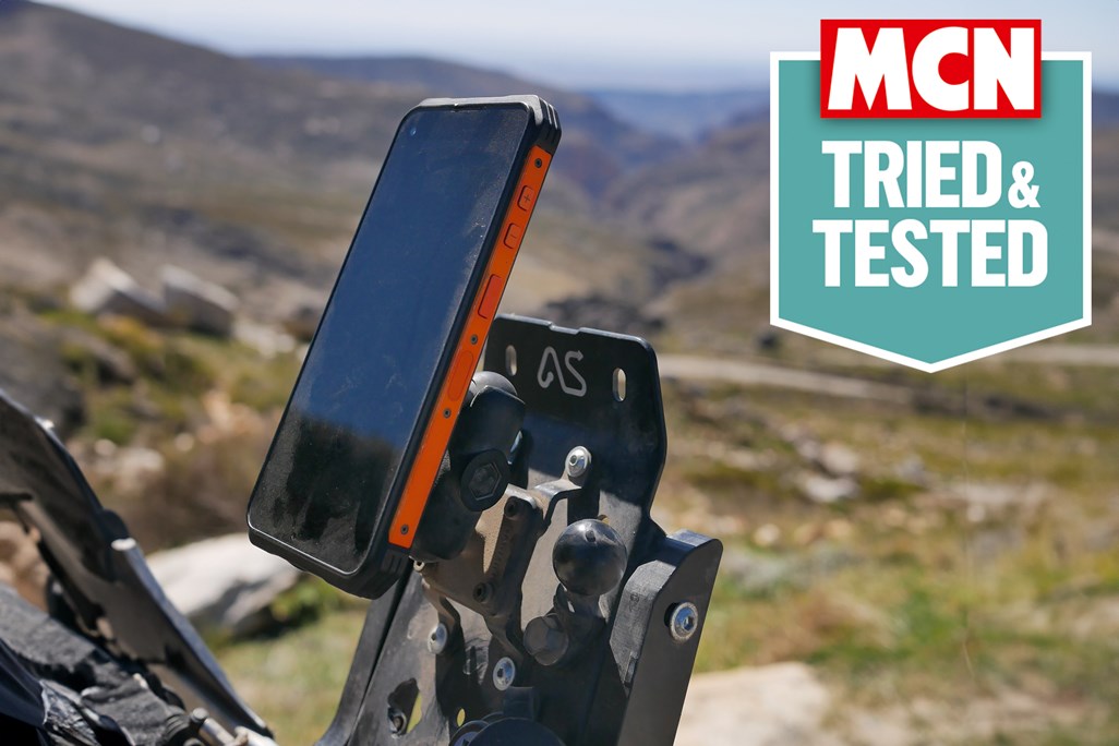 Motorcycle phone mounts | Access to your phone as you ride