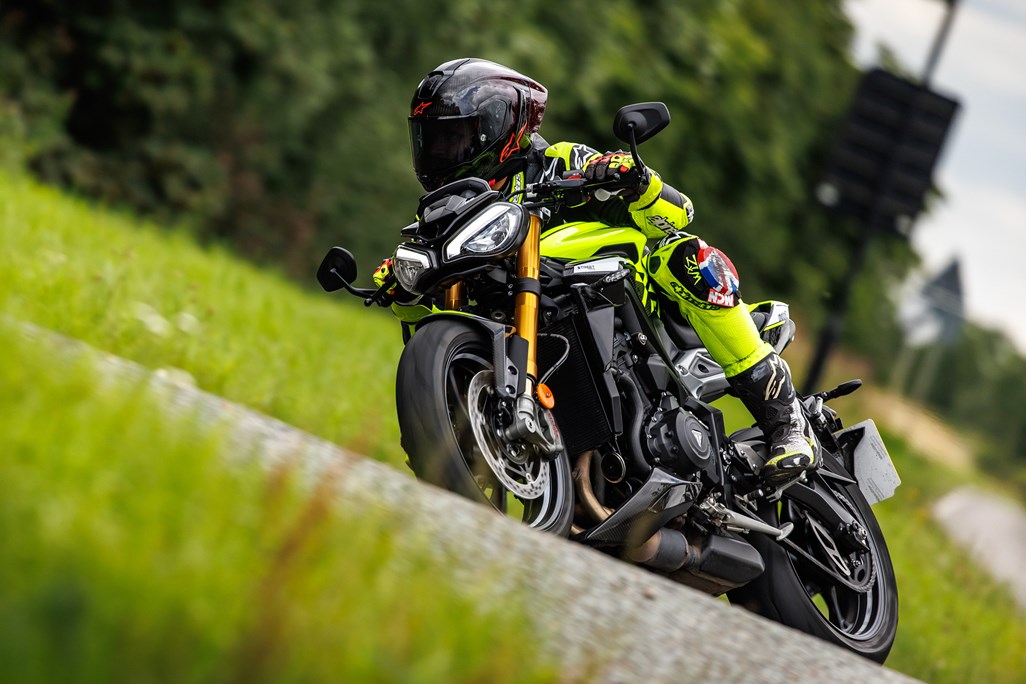 TRIUMPH STREET TRIPLE 765 MOTO2 EDITION (2023 - on) Review