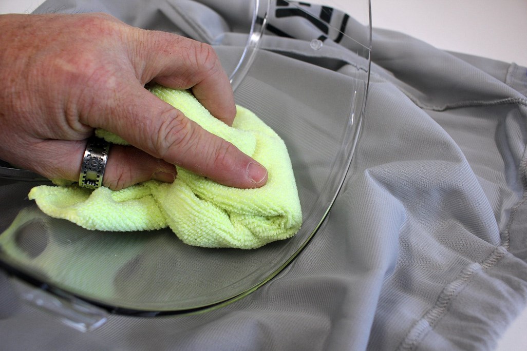 MCN's guide to fitting a Pinlock visor insert to your helmet