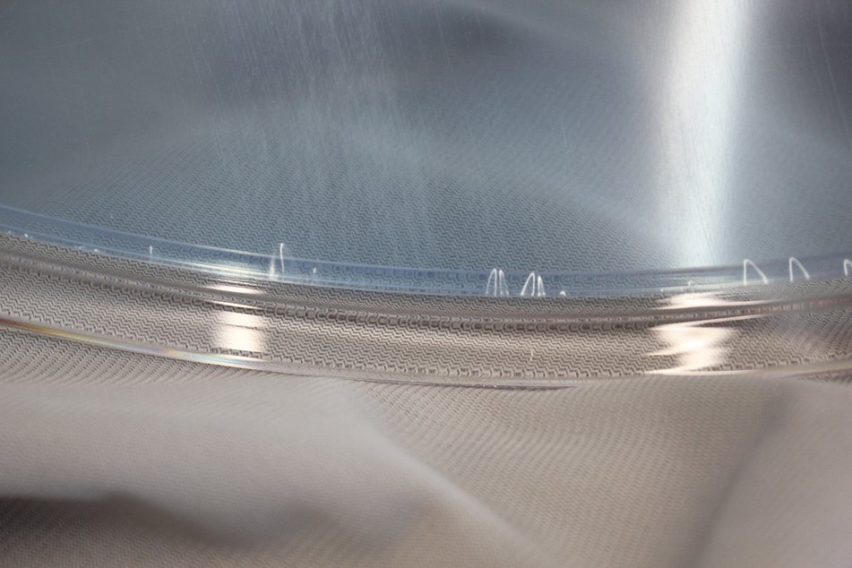 MCN's guide to fitting a Pinlock visor insert to your helmet