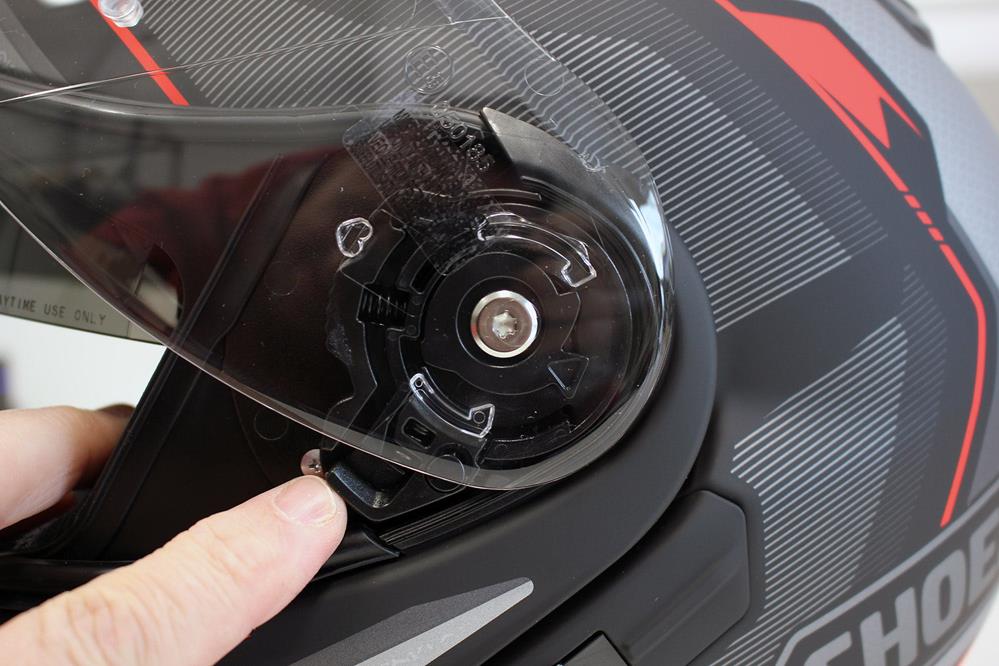 MCN's guide to fitting a Pinlock visor insert to your helmet
