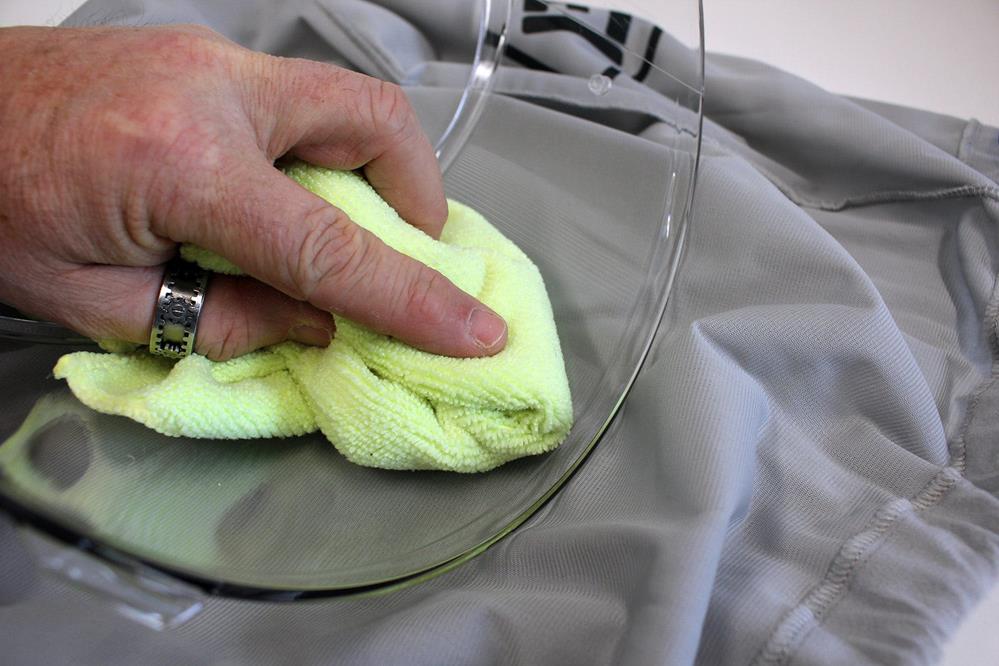 MCN's guide to fitting a Pinlock visor insert to your helmet