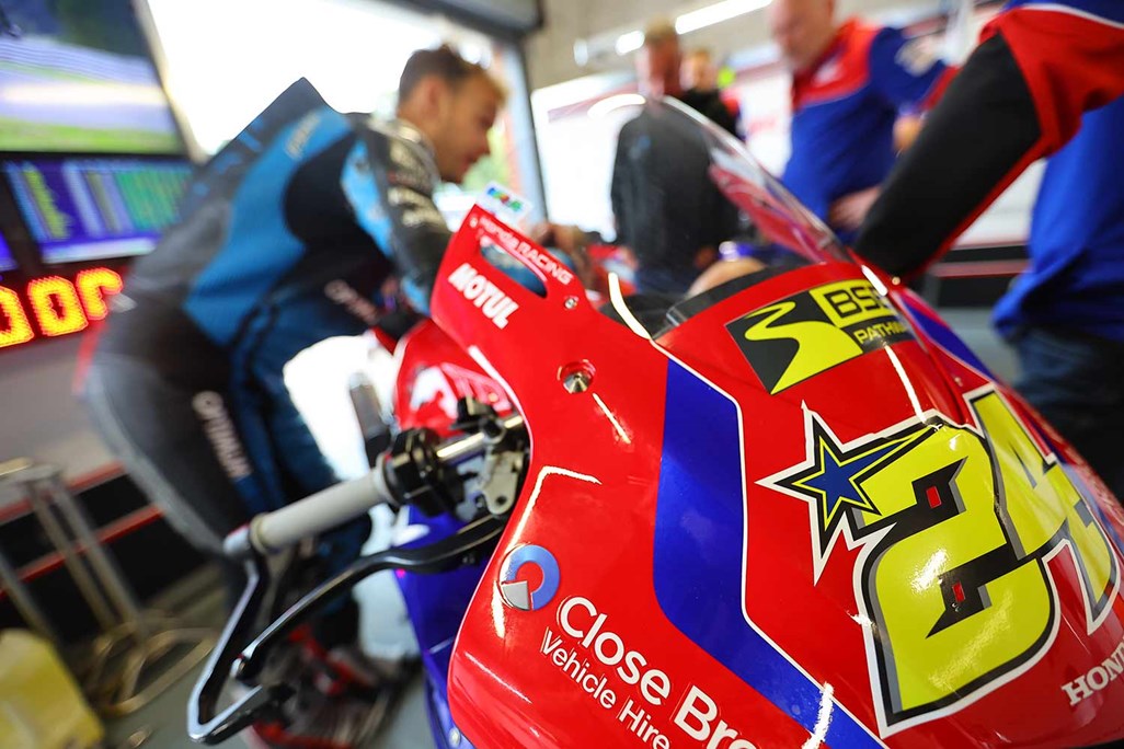 BSB: Honda riders complete first Pathway Class test at Oulton Park