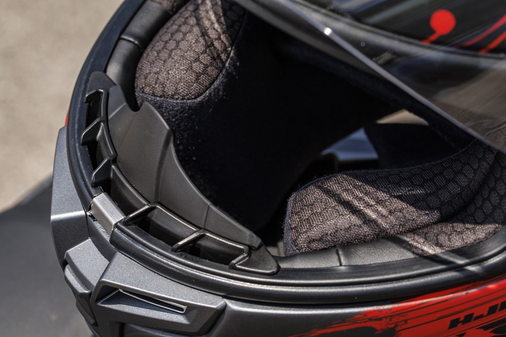 Sporty styling meets touring practicality: HJC R-PHA 70 helmet review