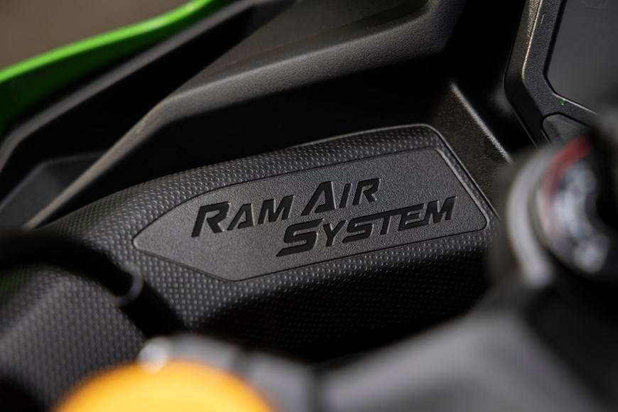 KAWASAKI ZX-4RR (2024 - on) Review