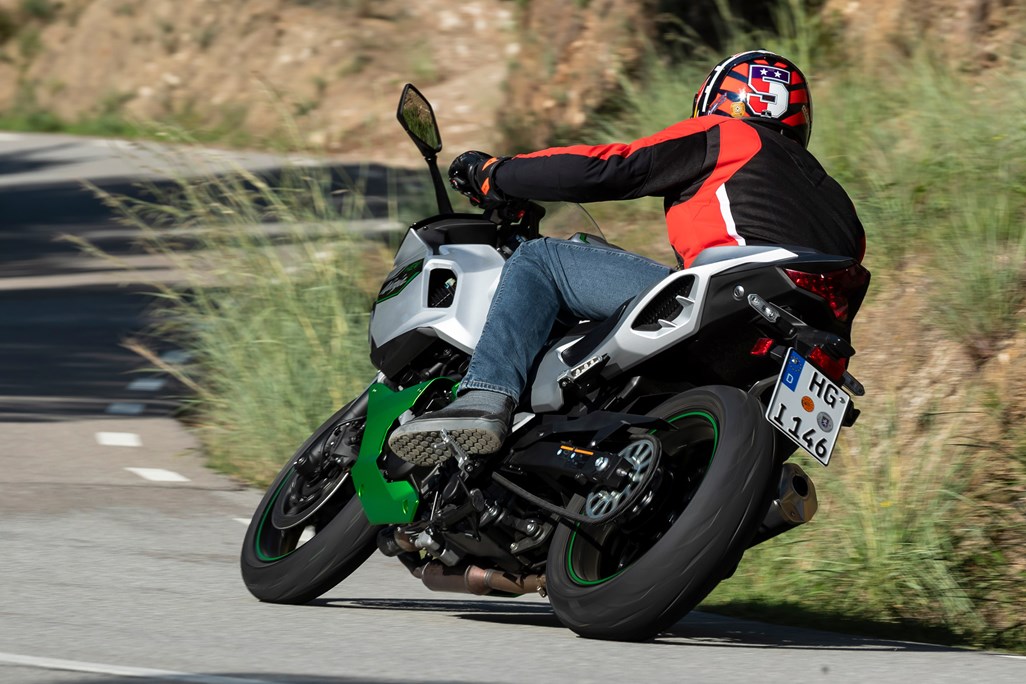 KAWASAKI NINJA 7 HYBRID (2024 - on) Review